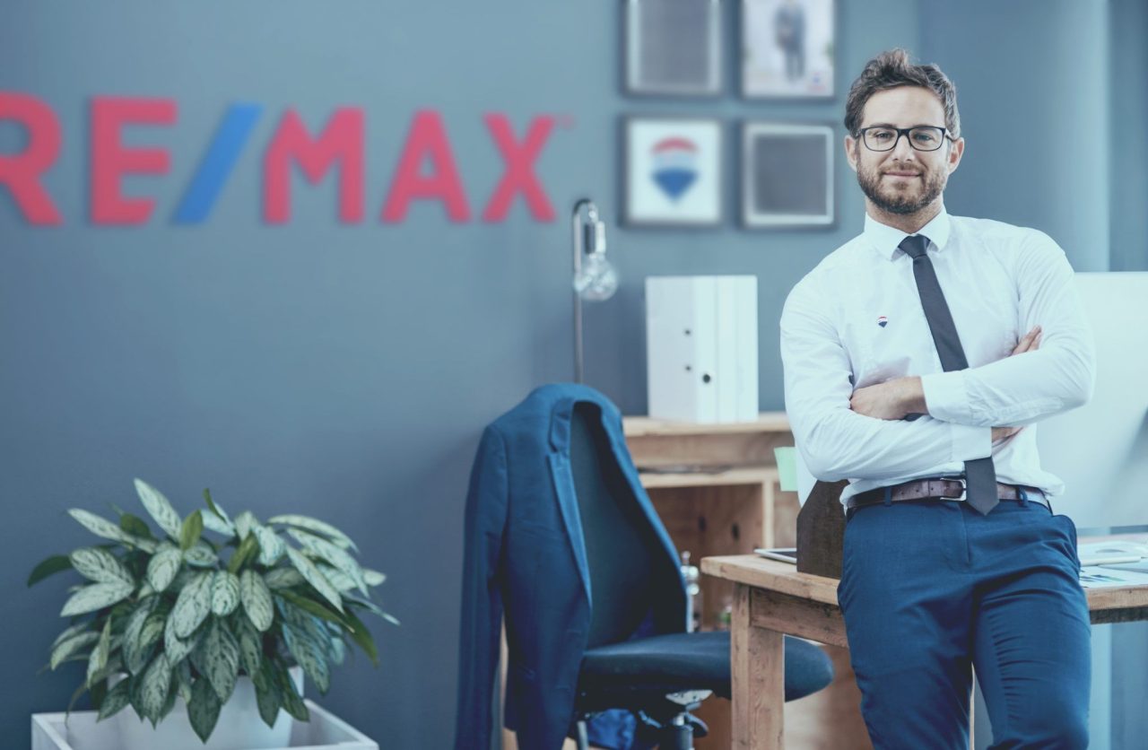 RE/MAX One - Inmobiliaria